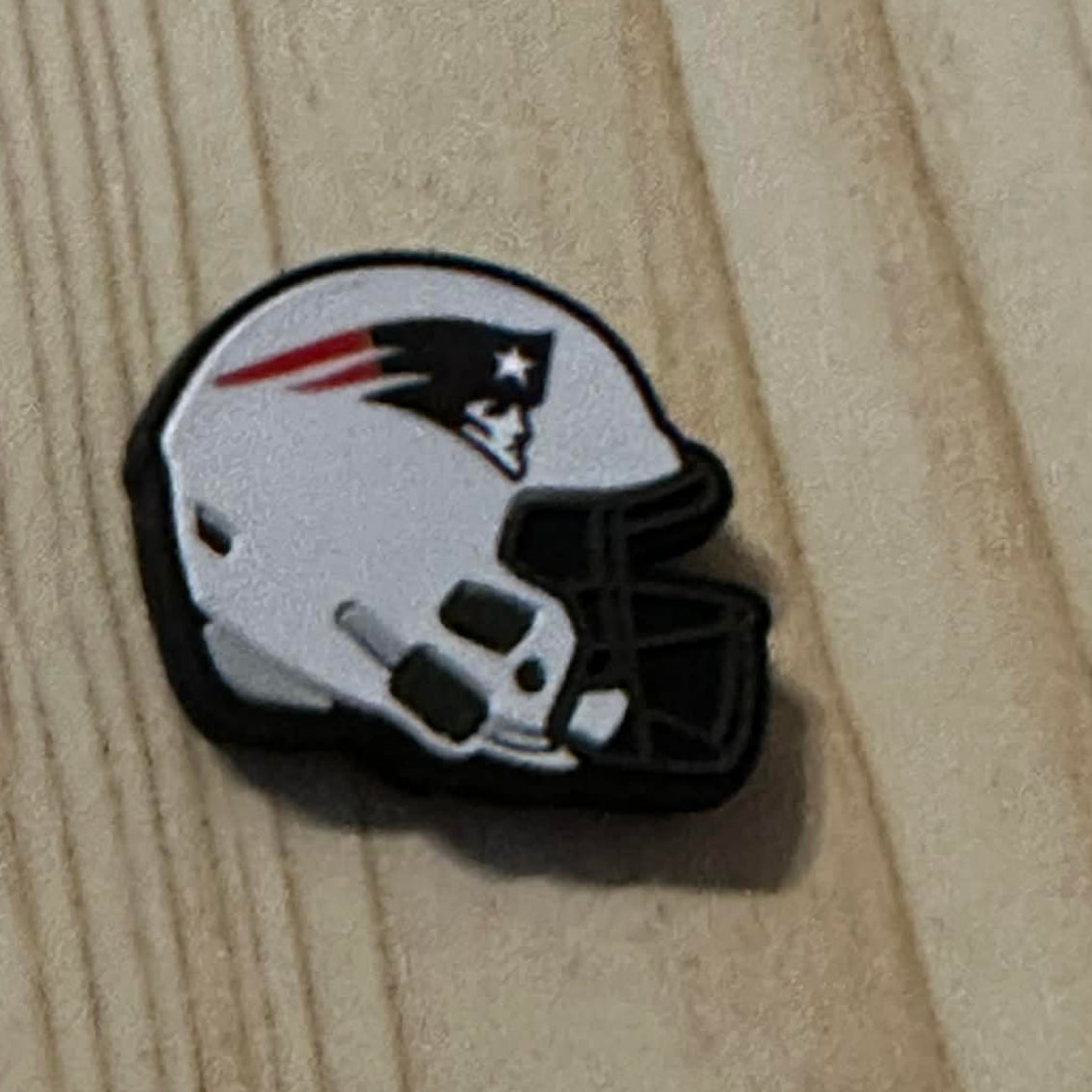 SILICONE FOCAL BEAD - Patriots Helmet – Grammy Tammy's Beads